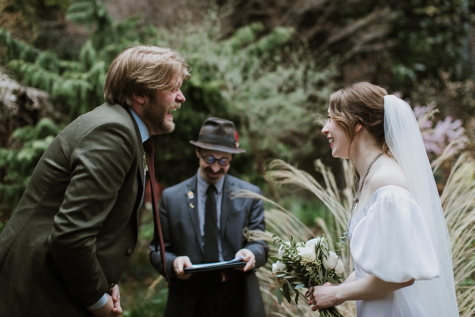 An Officiants Guide to Writing Your Wedding Vows | ELOPING IS FUN